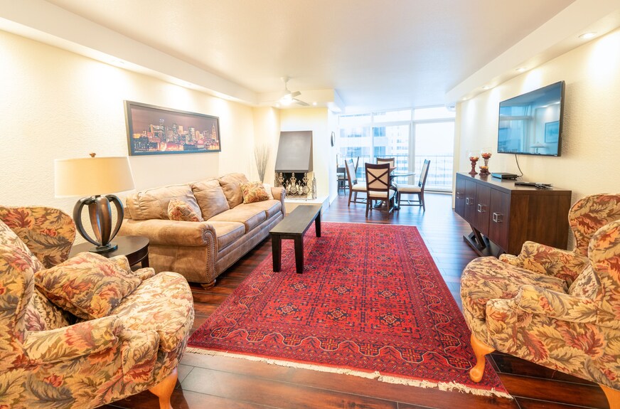 Remodeled Downtown Condo-19th Floor- Gym-amazing Views - Denver, CO