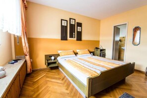Escrivaninha, Wi-Fi de cortesia, roupa de cama