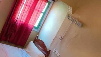 Quarto Duplo ou Twin Deluxe | Secretária, ferro/tábua de engomar, Wi-fi grátis