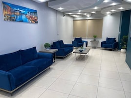 Área de estar no saguão