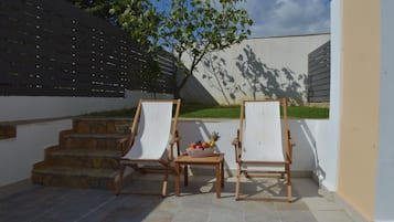 Suíte estúdio lua de mel, vista parcial para o mar (Private Spa Tub) | Terraço/pátio