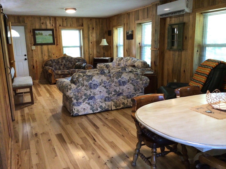 The Rock House On 100 Acres With River Access - Jasper, AR