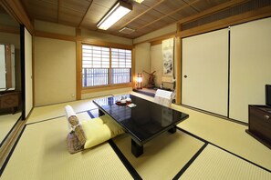 Quarto Standard, casa de banho privativa (Japanese Style, ZANGETSU) | Com decoração personalizada, cortinas/cortinados opacos 