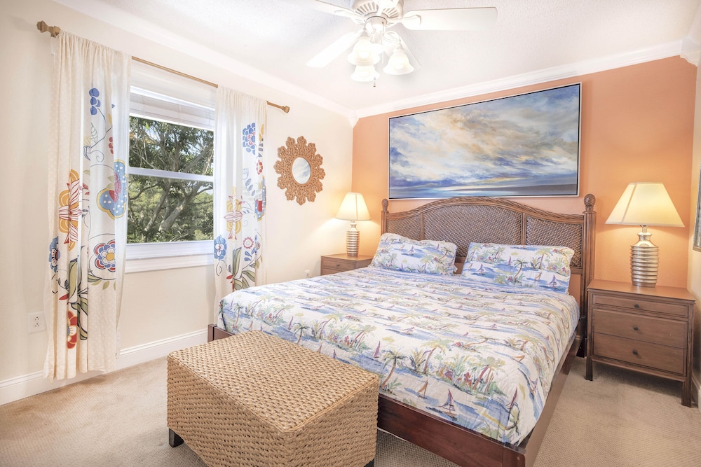 Gertrude's Siesta | 4-min Walk To Beach & Village, Tropical & 100% Private! - Sarasota, FL