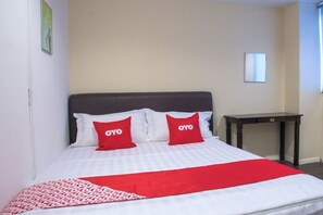 Quarto Duplo Deluxe | Secretária, secretária adequada para computadores portáteis