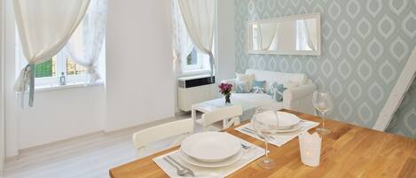 Estúdio | Refeições no quarto