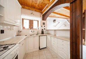 Apartamento, 2 quartos | Cozinha privada | Geladeira