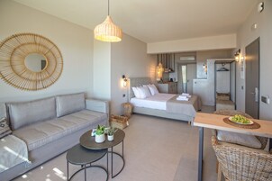 Suíte estúdio luxo, vista para o mar | Ferros/tábuas de passar roupa, Wi-Fi de cortesia, roupa de cama