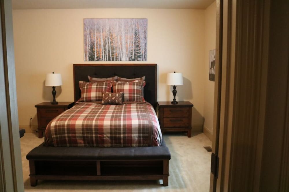 Luxury Basement Full Apartment With Private Entrance - Provo, UT