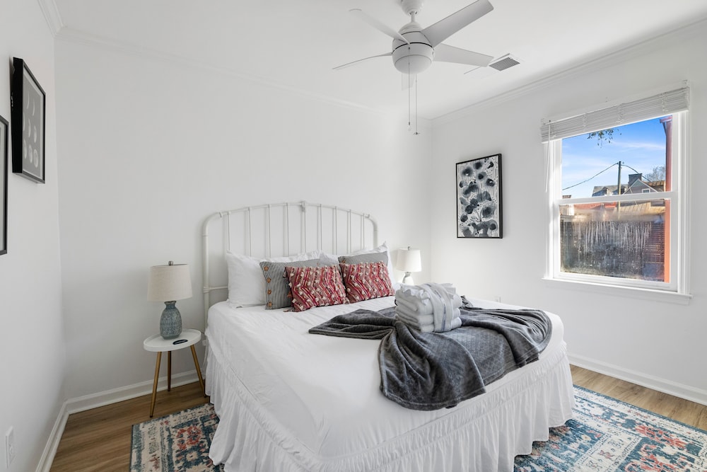 Rose And Petunia Suites | Only 5 Blocks To King! - Charleston, SC