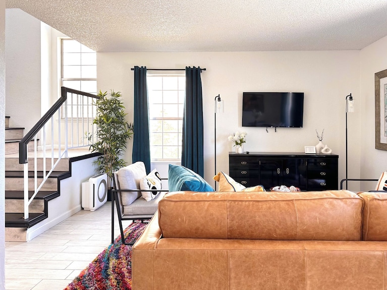 Casa De 3 Habitaciones Ubicada En El Centro Con Serena Vista Montañosa. No Hay Vecinos Traseros! - Brentwood, CA