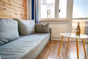 Apartamento, 1 quarto | Área de estar | TV de tela plana