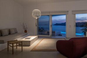 Suite (Rock with Private Infinity Pool) | Roupa de alta qualidade, cofre com capacidade para portátil 