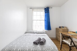 Quarto casal | Escrivaninha, espaço de trabalho para notebook