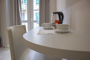 Quarto Duplo ou Twin Deluxe | Café e/ou cafeteira