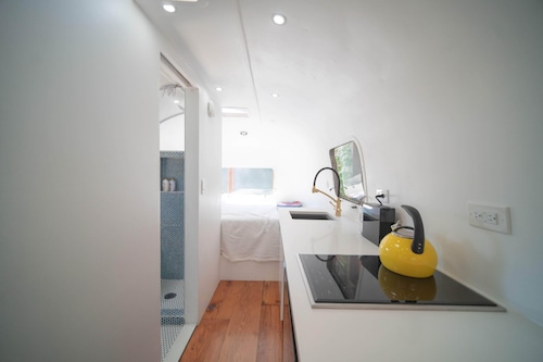 The Kc Lovestream! A Fully Renovated Airstream With A Hot Tub, And Much More! - Kansas City, MO