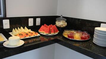 Pequeno-almoço tipo buffet diário incluído