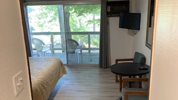 Quarto Standard, 1 cama king-size | Televisão