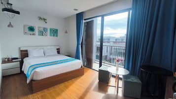 Quarto Duplo Deluxe, varanda | Roupa hipoalergénica, minibar, cofre no quarto