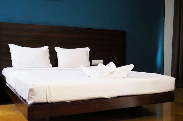 Quarto casal executivo, 1 cama Queen, para não fumantes, vista para o jardim (Suite Twin Room) | Individualmente decorados, individualmente mobiliados, escrivaninha