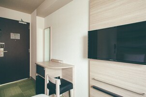 Quarto duplo econômico, para não fumantes | Ferros/tábuas de passar roupa, Wi-Fi de cortesia, roupa de cama