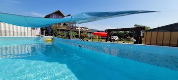 Piscina externa sazonal