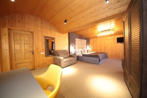 Quarto família, sacada | Área de estar | TV de tela plana 60 cm com canais digitais, TV