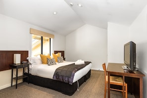 Apartamento, 3 quartos, vista para o lago | 3 quartos, Wi-fi grátis, roupa de cama fornecida