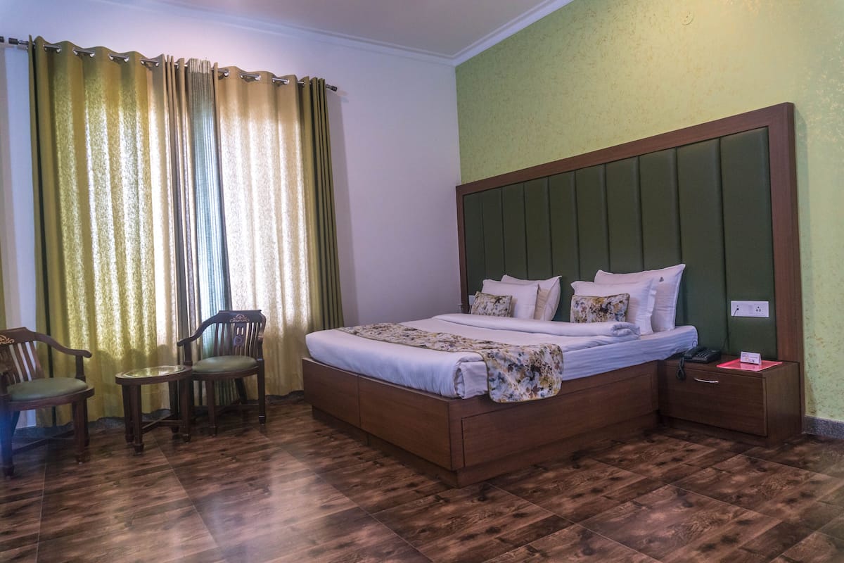 Quarto Duplo ou Twin Superior, vista para a montanha | Camas de colchão pillowtop, com mobília individualizada, secretária