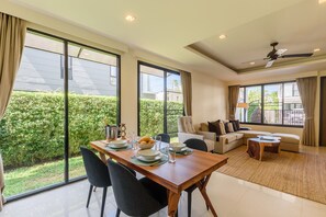 Casa geminada família, 3 quartos | Opções para refeição no quarto