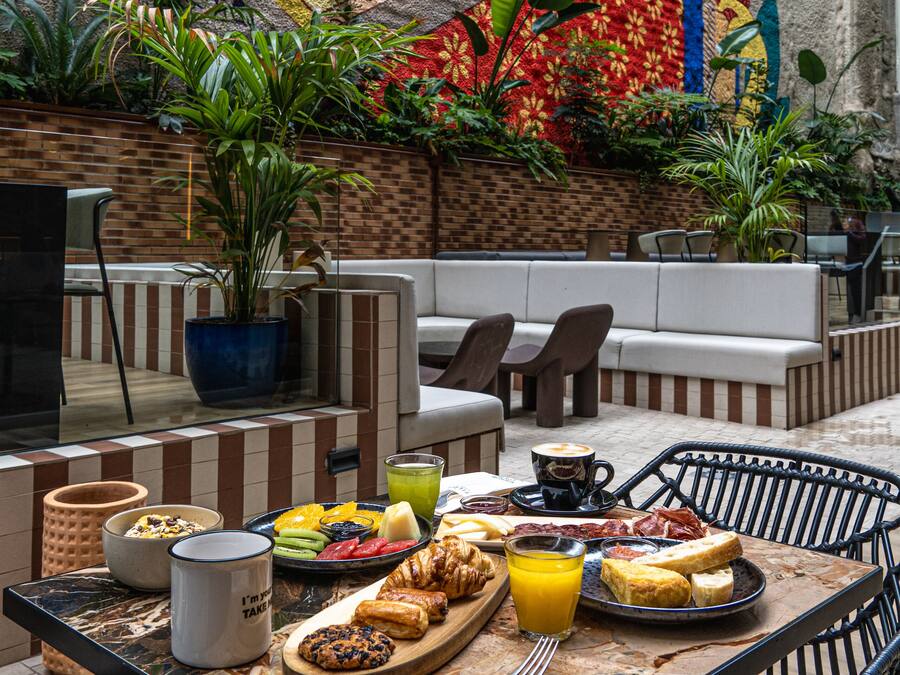 Pequeno-almoço tipo buffet diário (19 EUR por pessoa)
