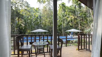Quarto premium, 1 quarto, vista para a piscina | Terraço/pátio