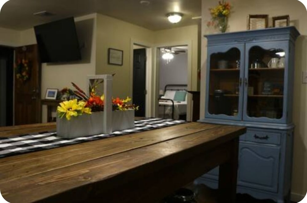 Gorgeous Two Bedroom Modern Farmhouse Cottage - Texas