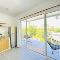 1 quarto, cofres nos quartos, espaço de trabalho para notebook