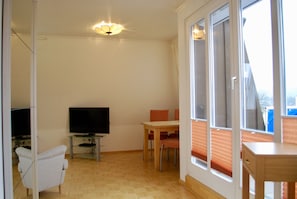 Apartamento (08, incl. Cleaning and Service Fee) | Área de estar | TV de tela plana