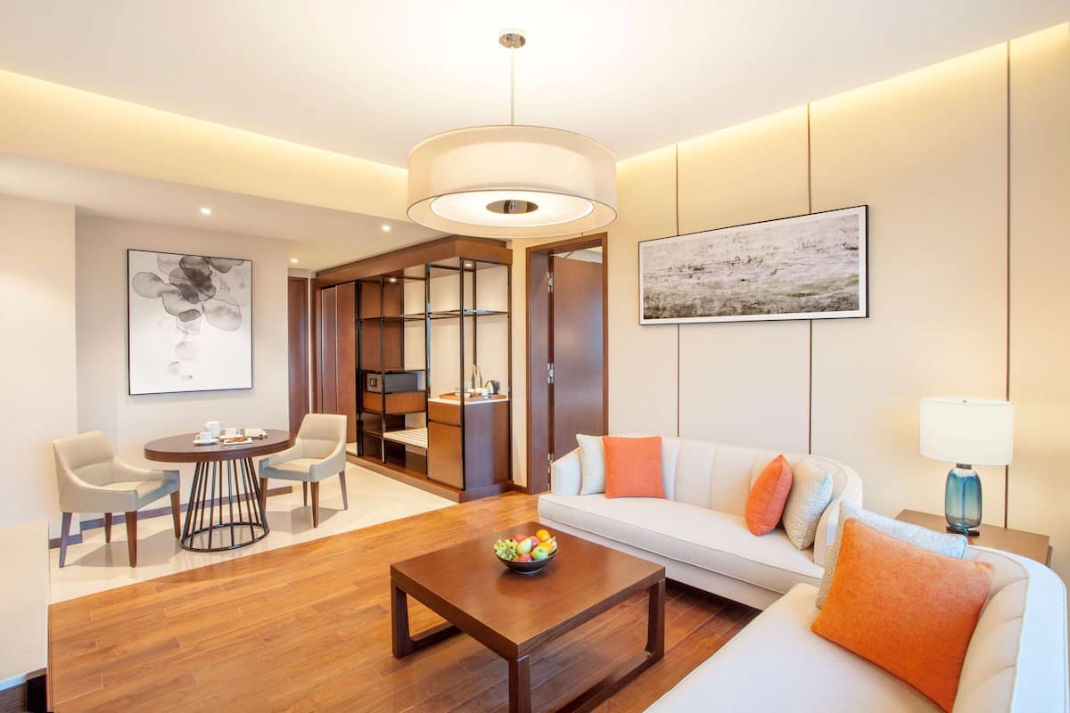 Quarto Regency, Suite | Minibar, cofre com capacidade para portátil