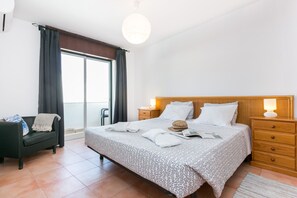 Quarto Standard (5 Praia do Camilo) | Cofre no quarto, cortinas/cortinados opacos, Wi-fi grátis 