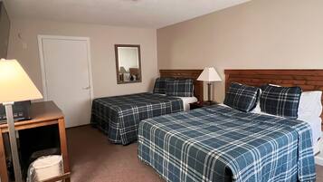 Quarto Premium, 2 camas queen-size, quartos comunicantes, vista para o lago | Wi-fi grátis, roupa de cama fornecida