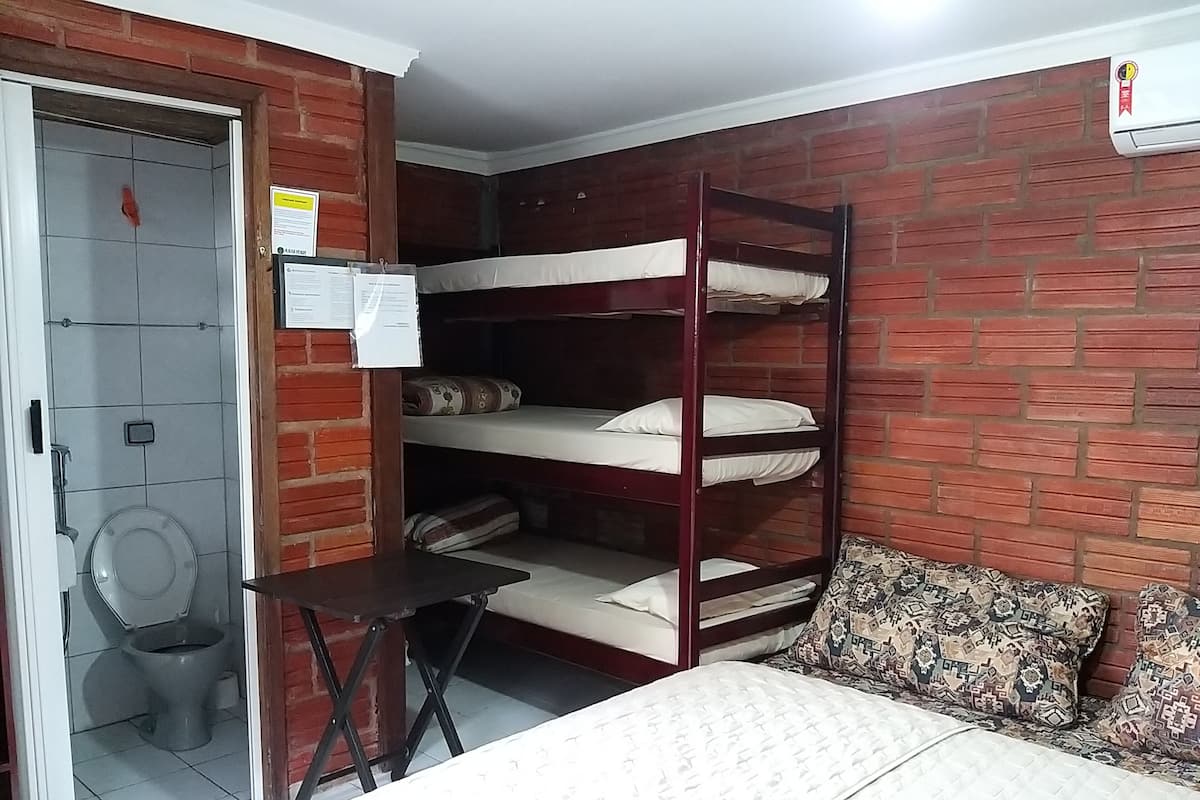 Roupa de alta qualidade, camas de colchão pillowtop, minibar