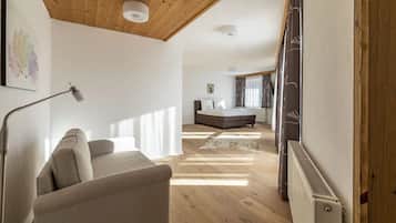 Quarto família (Terrasse/Balkon) | Frigobar, cofres nos quartos, escrivaninha, quartos à prova de som