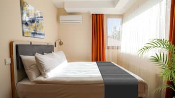 Quarto Duplo ou Twin Standard | Minibar, secretária, secretária adequada para computadores portáteis