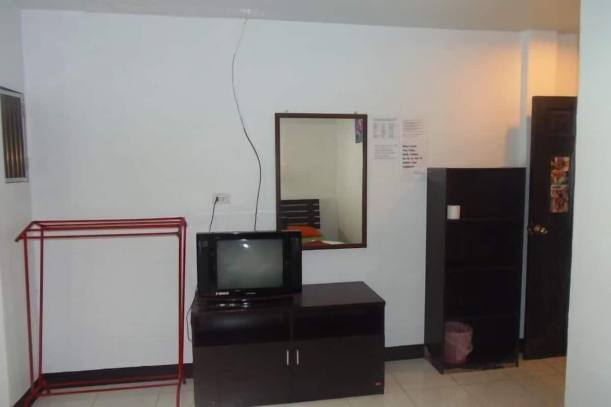 Cofres nos quartos, escrivaninha, berços, Wi-Fi de cortesia