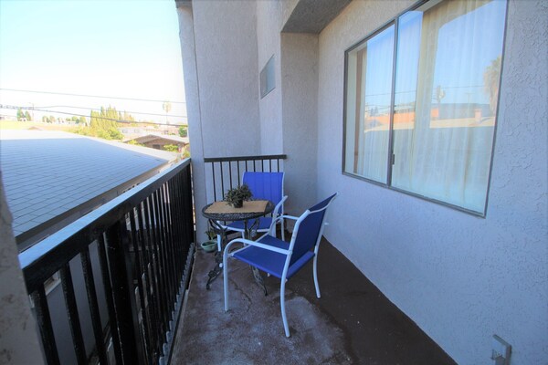 Condo 2bed Long Beach W\/ Private Balcony And Near 405 Access Near Csu Long Beach - Long Beach, CA