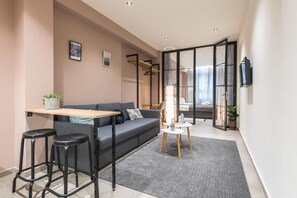 Loft luxo, 1 quarto (Amber) | Escrivaninha, cortinas blackout, quartos à prova de som, berços grátis