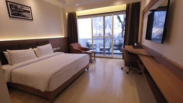 Quarto Superior, 1 cama queen-size, não fumadores, vista para o vale | Cofre no quarto, secretária