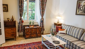 Apartamento, 2 quartos | Sala de estar | TV LCD, escritórios