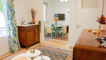 Apartamento, 2 quartos | Sala de estar | TV LCD