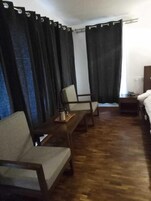 Quarto tradicional | Sala de estar | TV
