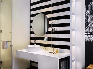 Produtos de toalete biodegradáveis, toalhas de banho, sabonete, shampoo