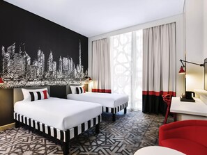 Standard Room Twin | Cofres nos quartos, individualmente decorados, escrivaninha